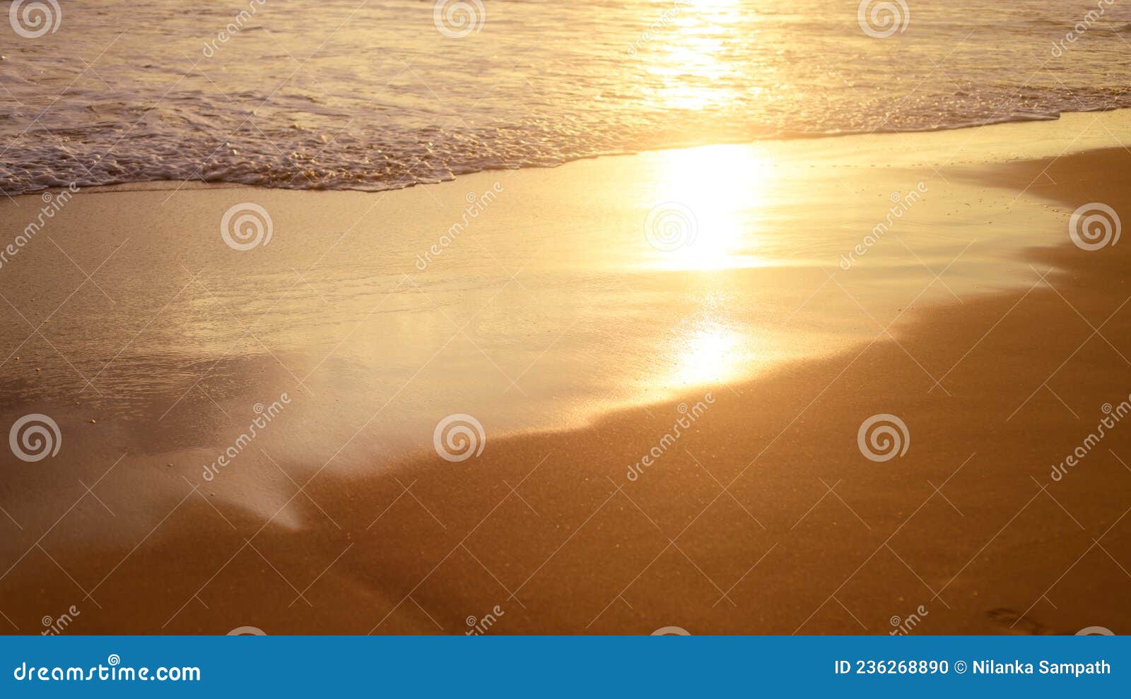 Sunset Light Shining on the Ocean Waves. Tropical Sandy Beach Sunset ...