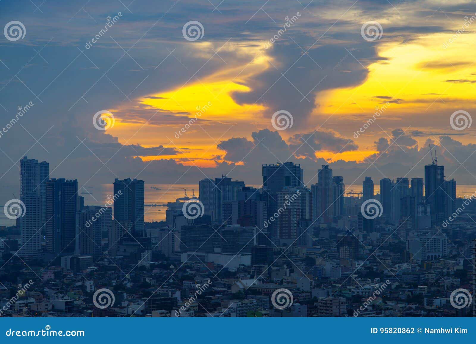 Sunset in Metro Manila , Philippines Editorial Photography - Image of ...