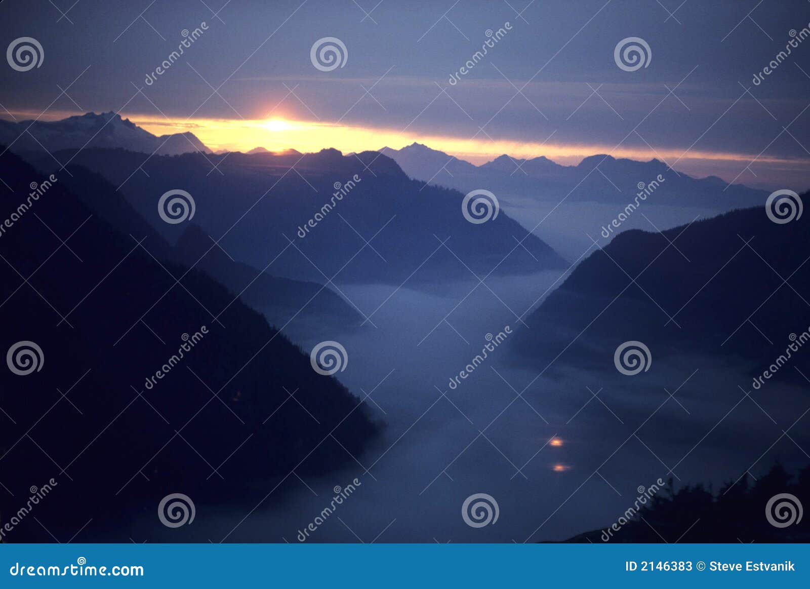 Sunset, Middle Fork Cascade R Stock Image - Image of peak, alpenglow ...