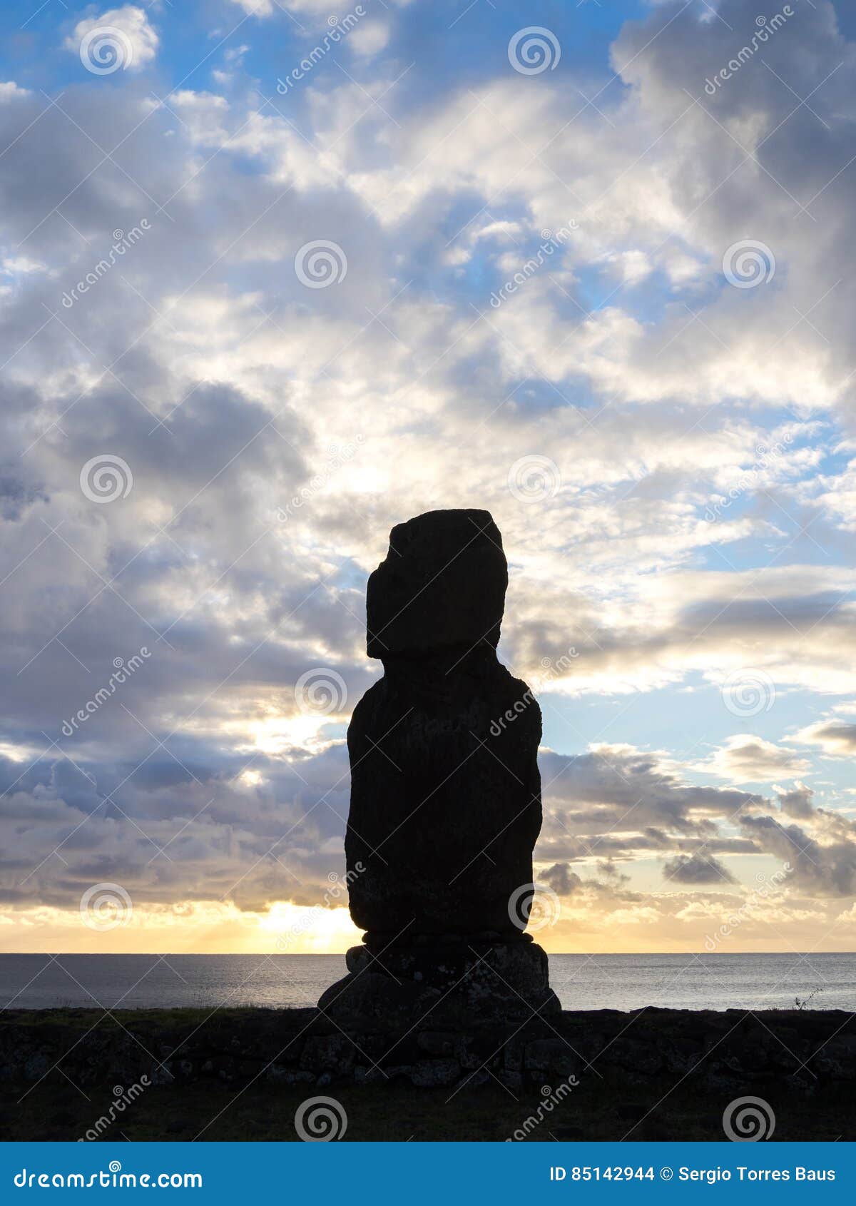 The Sunset and the Moai stock photo. Image of landmark - 85142944