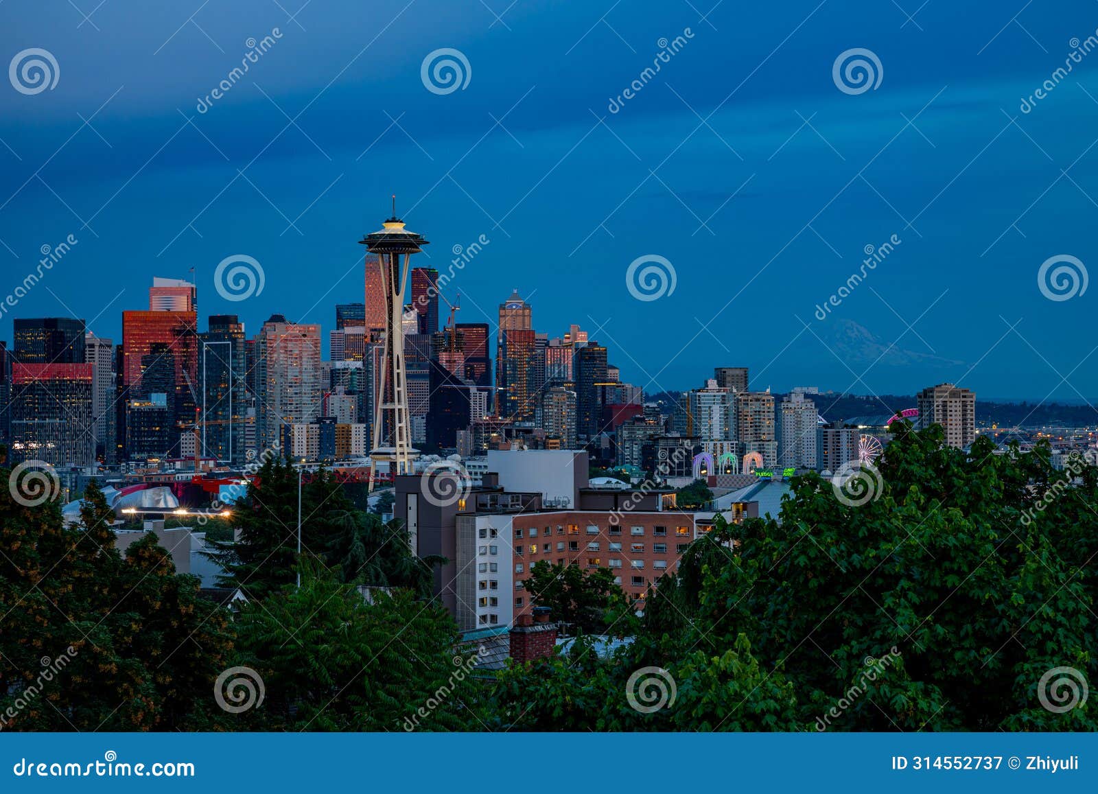 Sunset Seattle Skylines Editorial Image | CartoonDealer.com #165765922