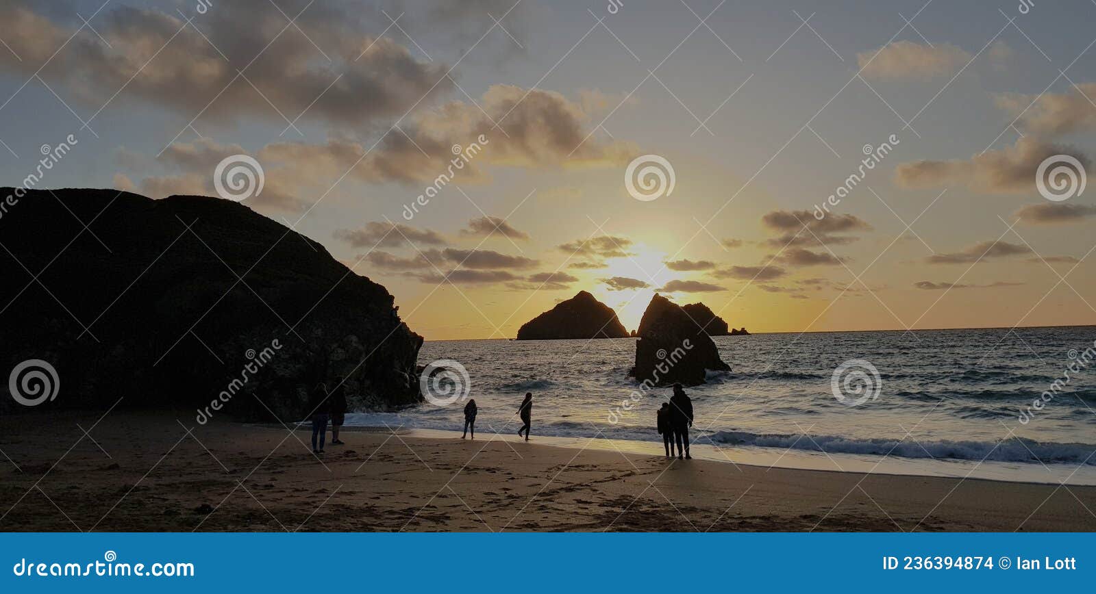 Sunset on a North Cornwall Beach Stock Photo - Image of hoilday, sunset ...