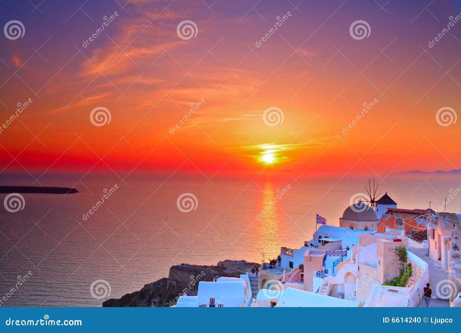 Sunset in Oia village stock photo. Image of house, holiday - 6614240