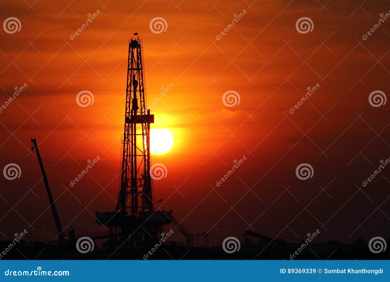 Sunset oil rig stock image. Image of fossilfuel, constructionmachinery ...
