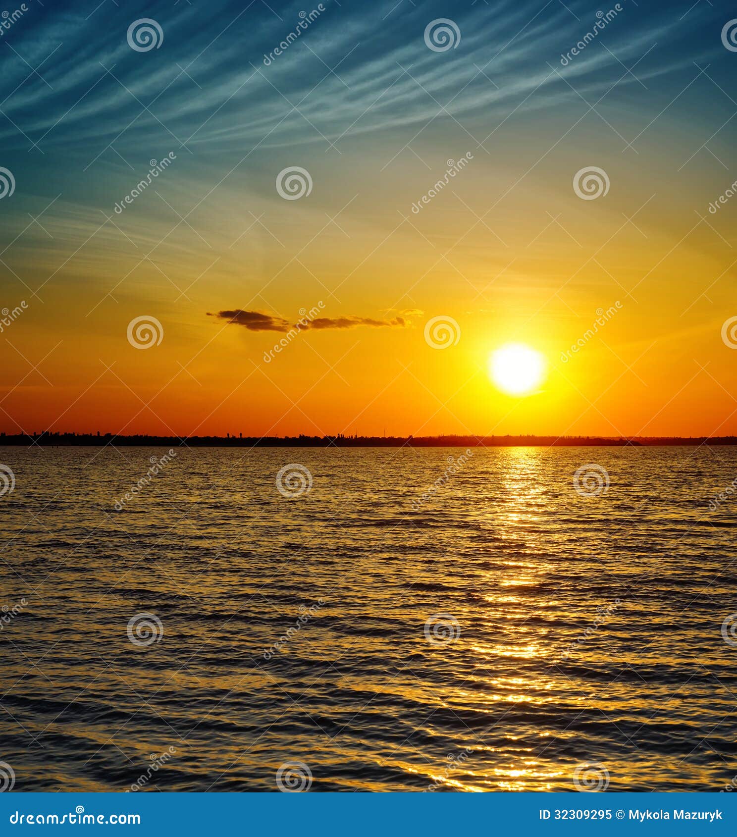 Sunset over dark water stock image. Image of gold, horizon - 32309295