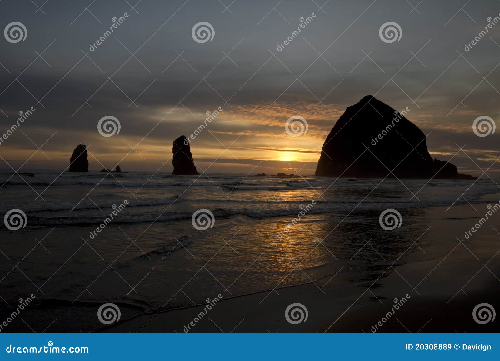 Sunset Over Haystack Rock in Cannon Beach Stock Image - Image of ...