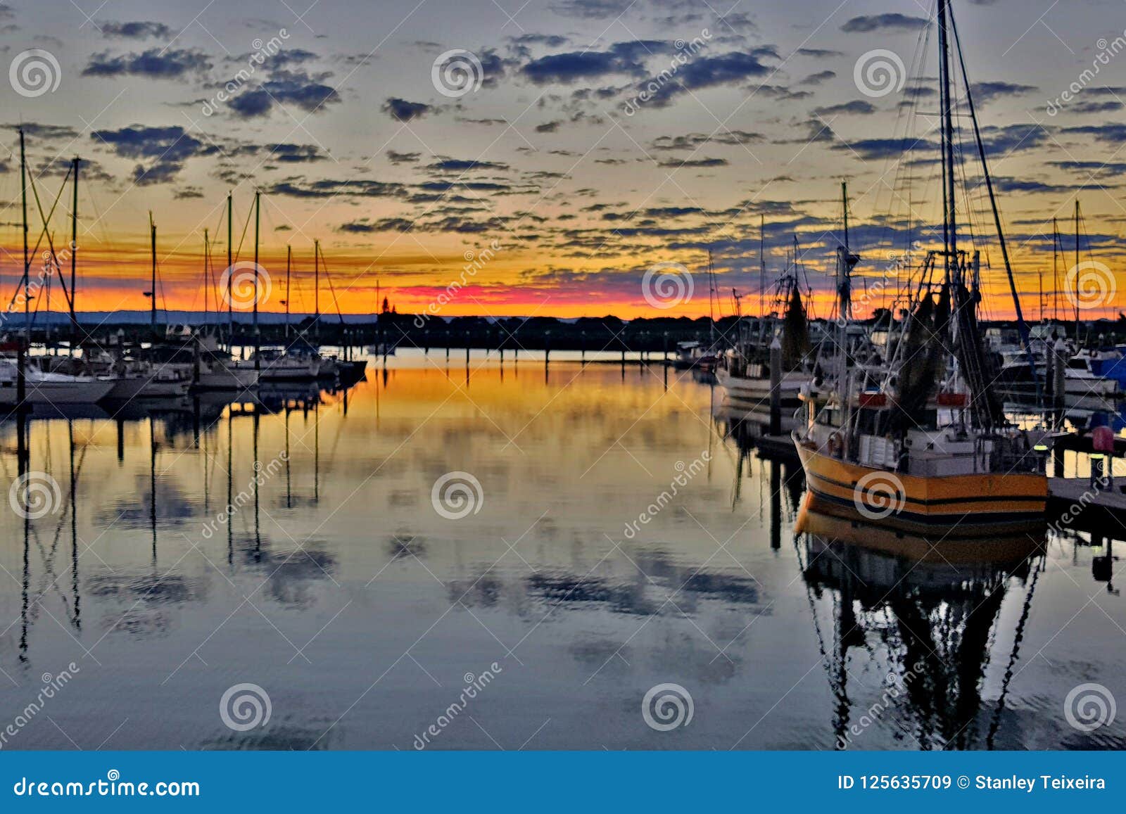 Sunset stock image. Image of queensland, sunset, redcliffe - 125635709