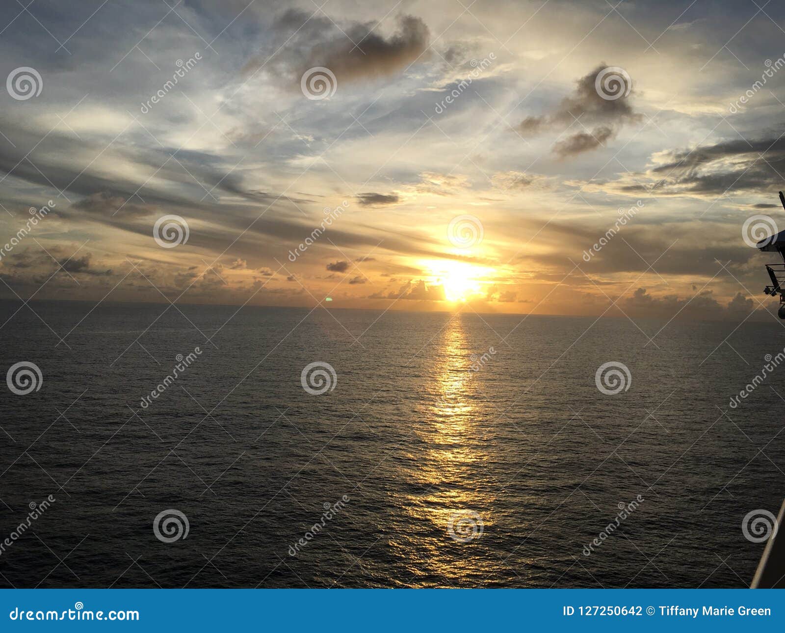 The Sunset Over the Open Ocean Stock Photo - Image of scenery, pacific ...