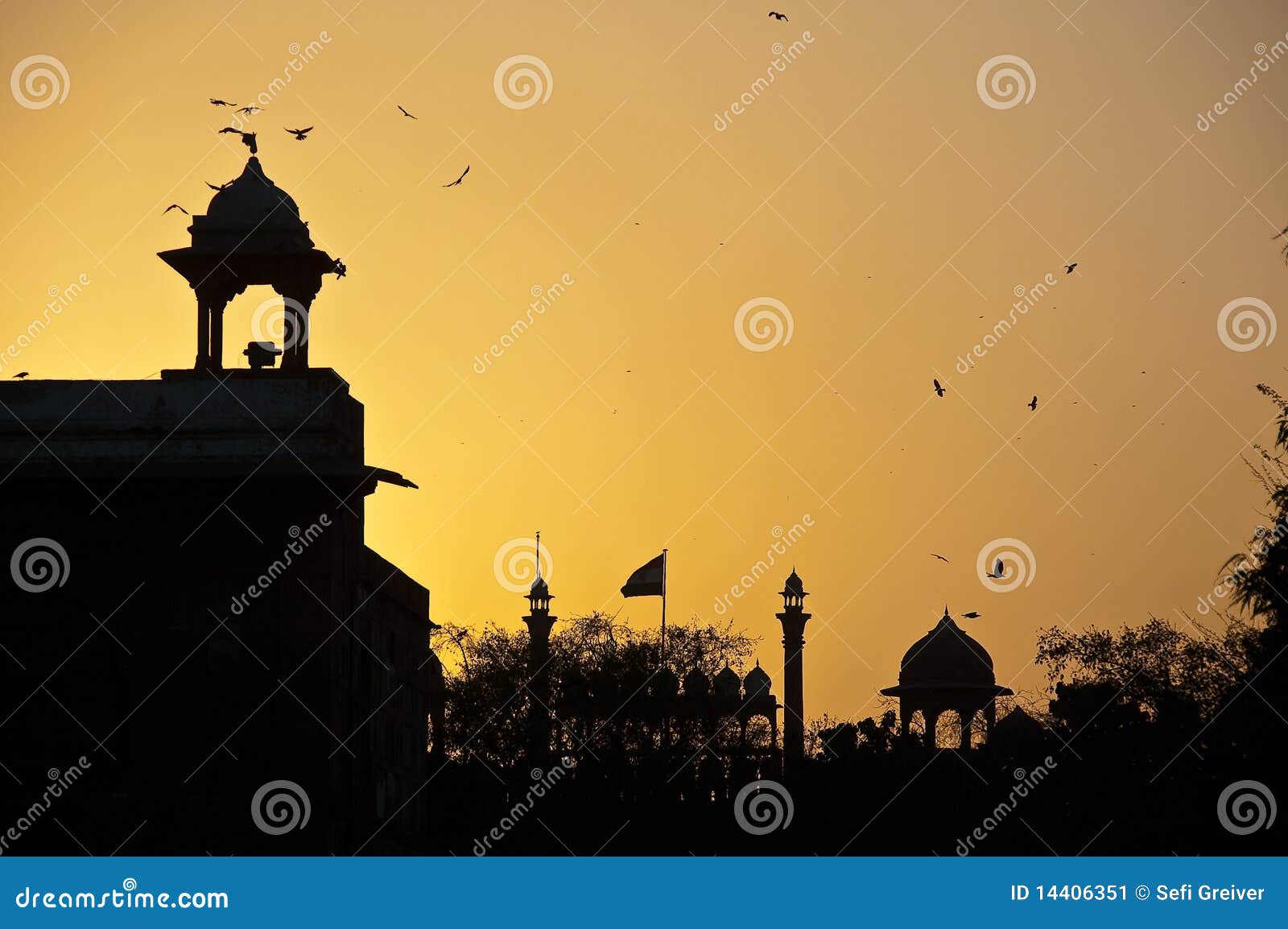Sunset Over Red Fort of Delhi Stock Image - Image of hindu, birds: 14406351