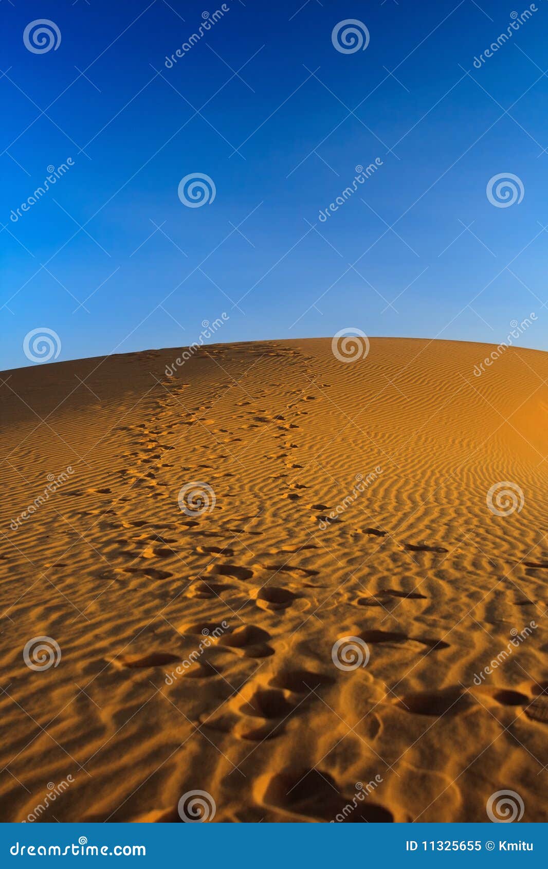 Sunset over sand dune stock image. Image of horizon, footmark - 11325655
