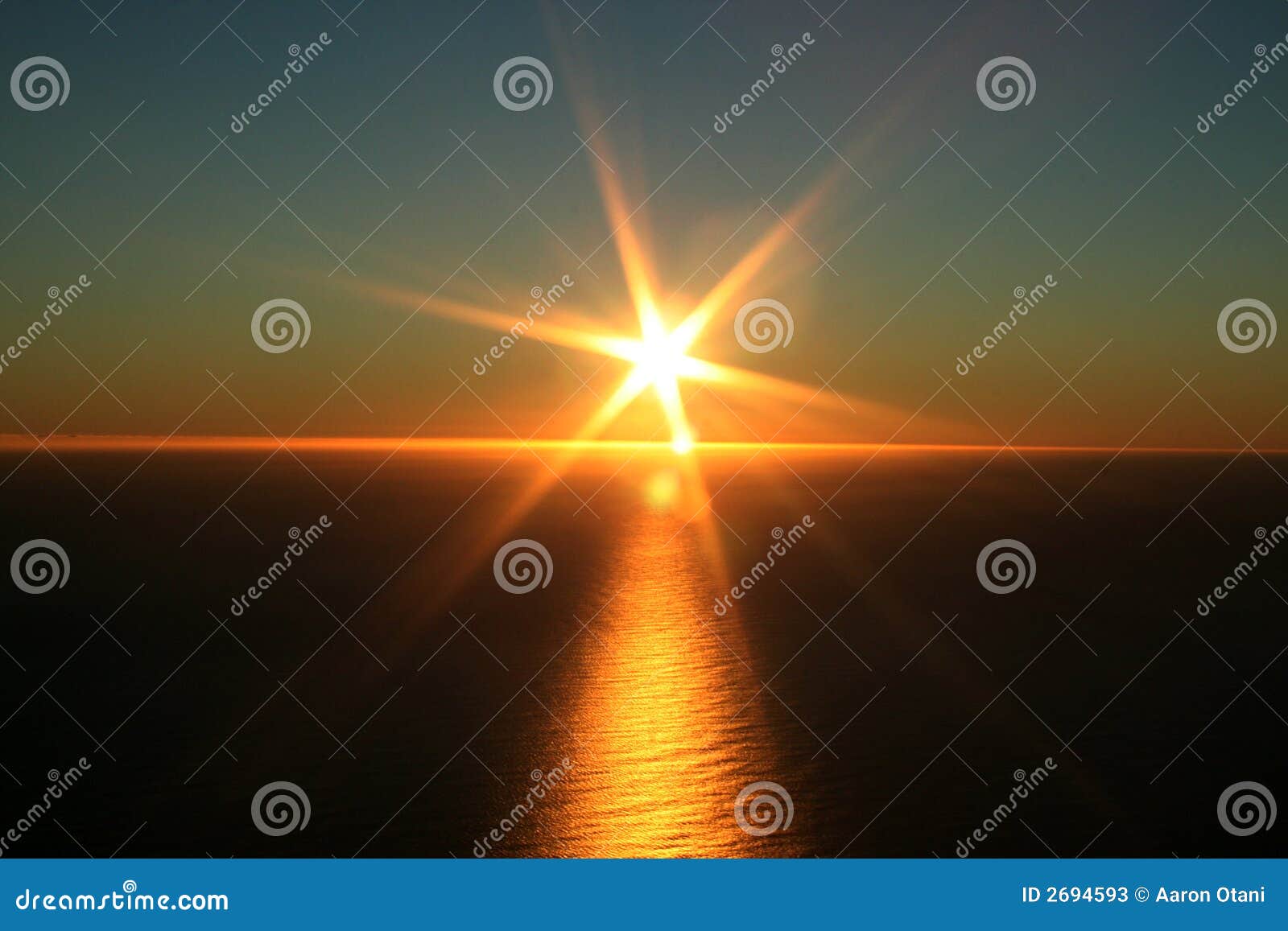 Sunset overlooking ocean stock image. Image of glare, glow - 2694593