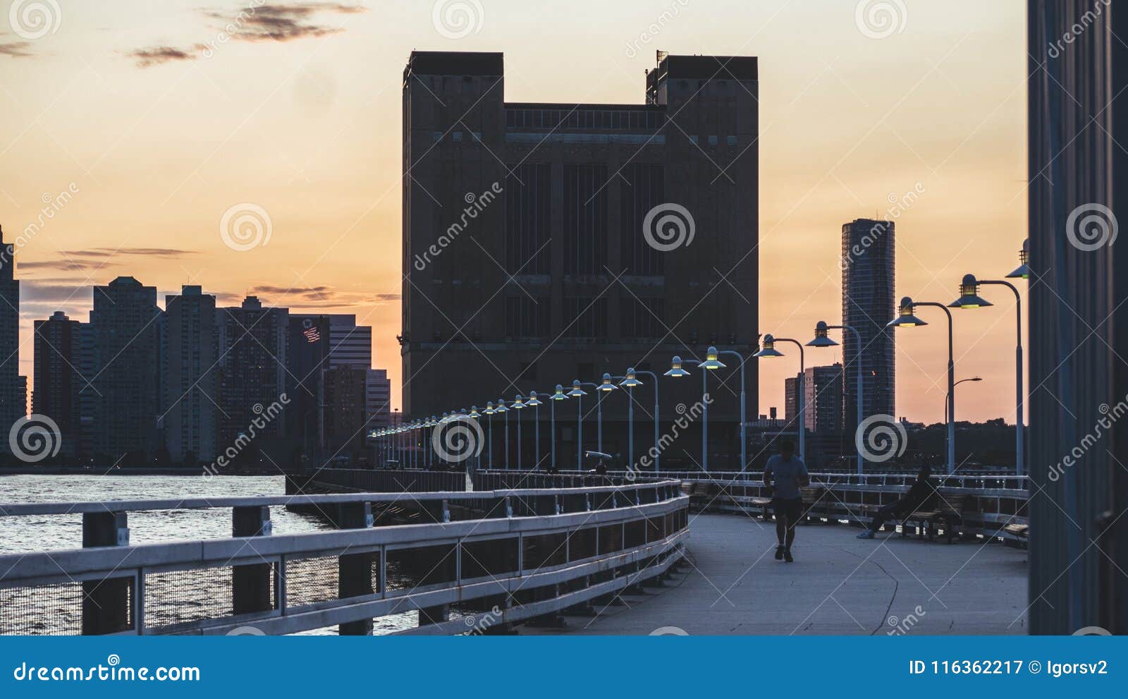 Pier 34 at Hudson Park editorial photography. Image of dawn - 116362217