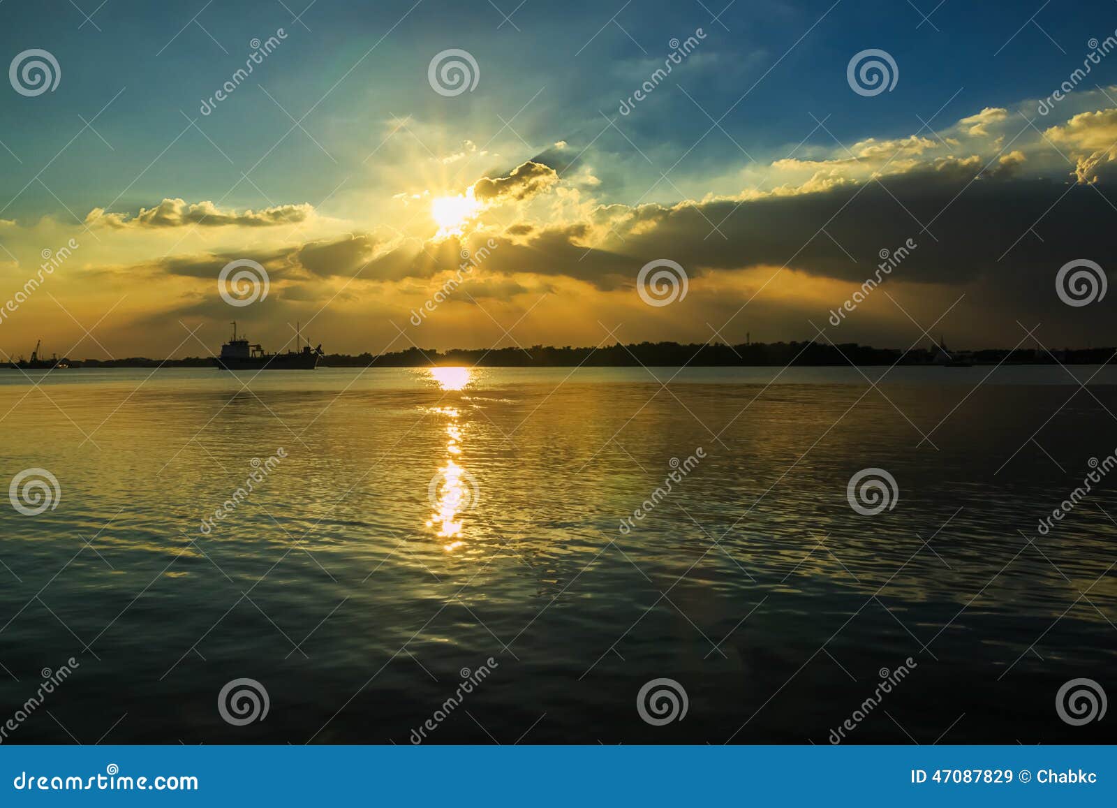 Sunset Radiate Above the Clouds Stock Image - Image of clear, radiate ...