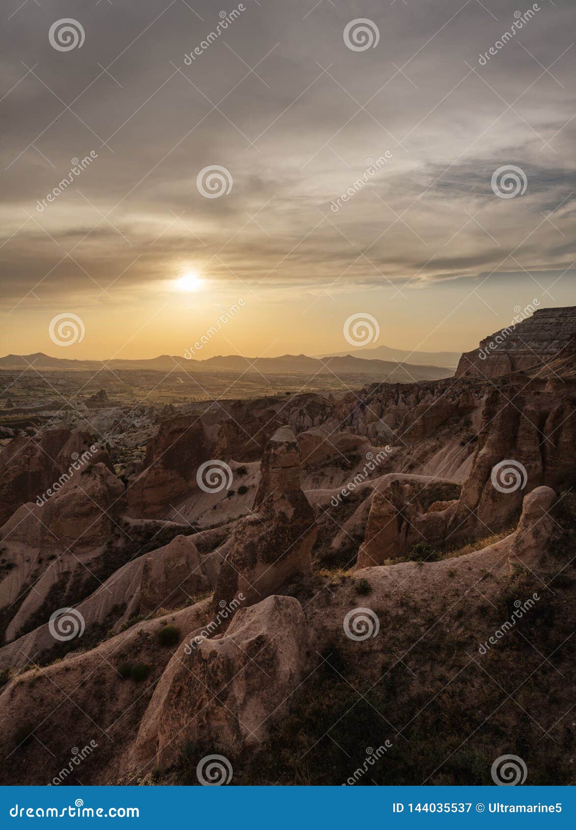 Sunset in red valley stock image. Image of sunset, valley - 144035537
