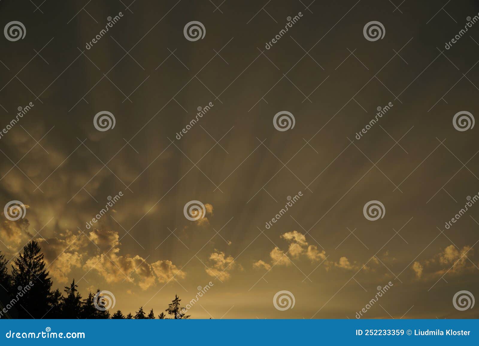 Evening Sun and Long Rays in the Sky Stock Image - Image of reflected ...