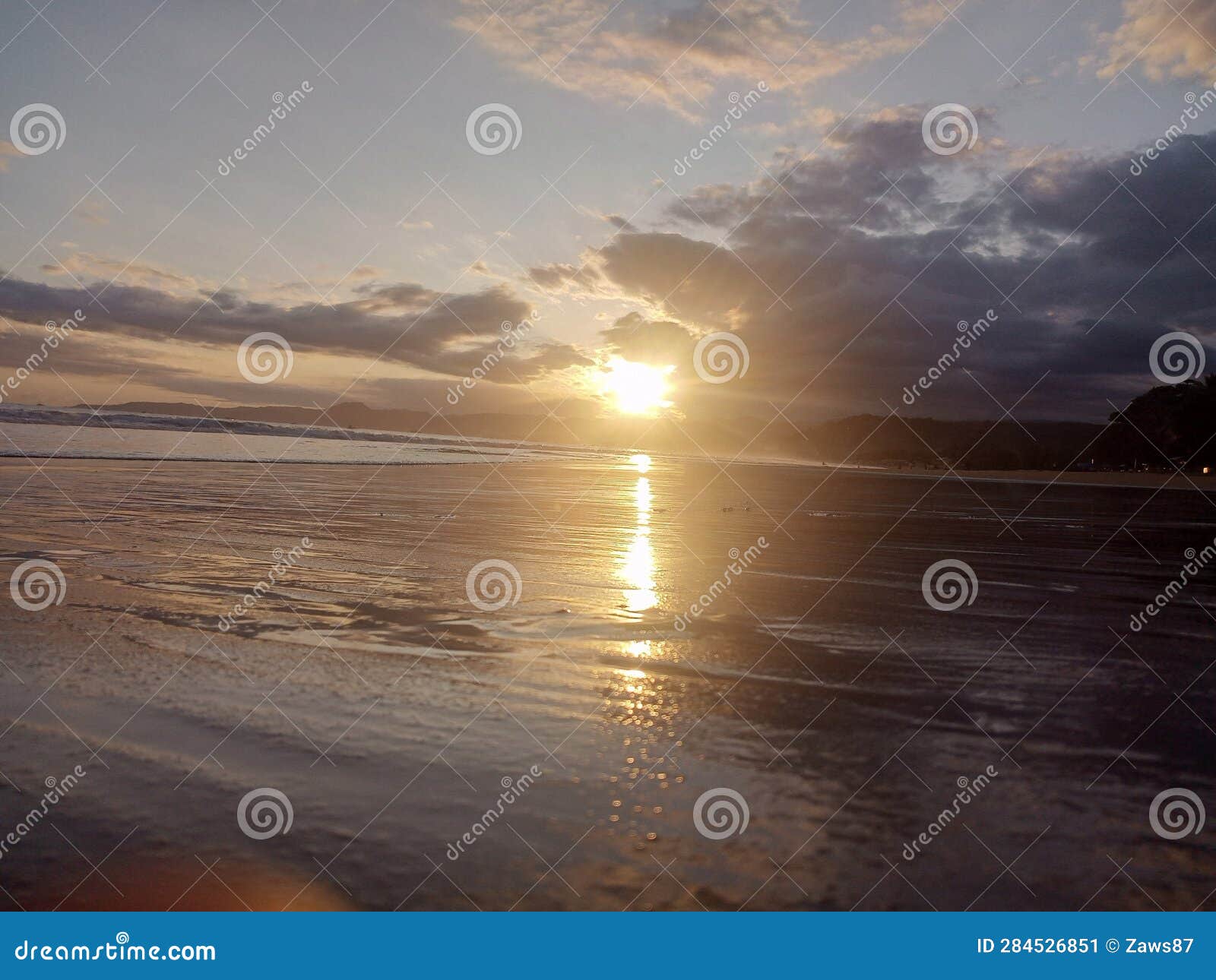 Sunset Reflection on a Beautiful Beach Stock Image - Image of beautiful ...