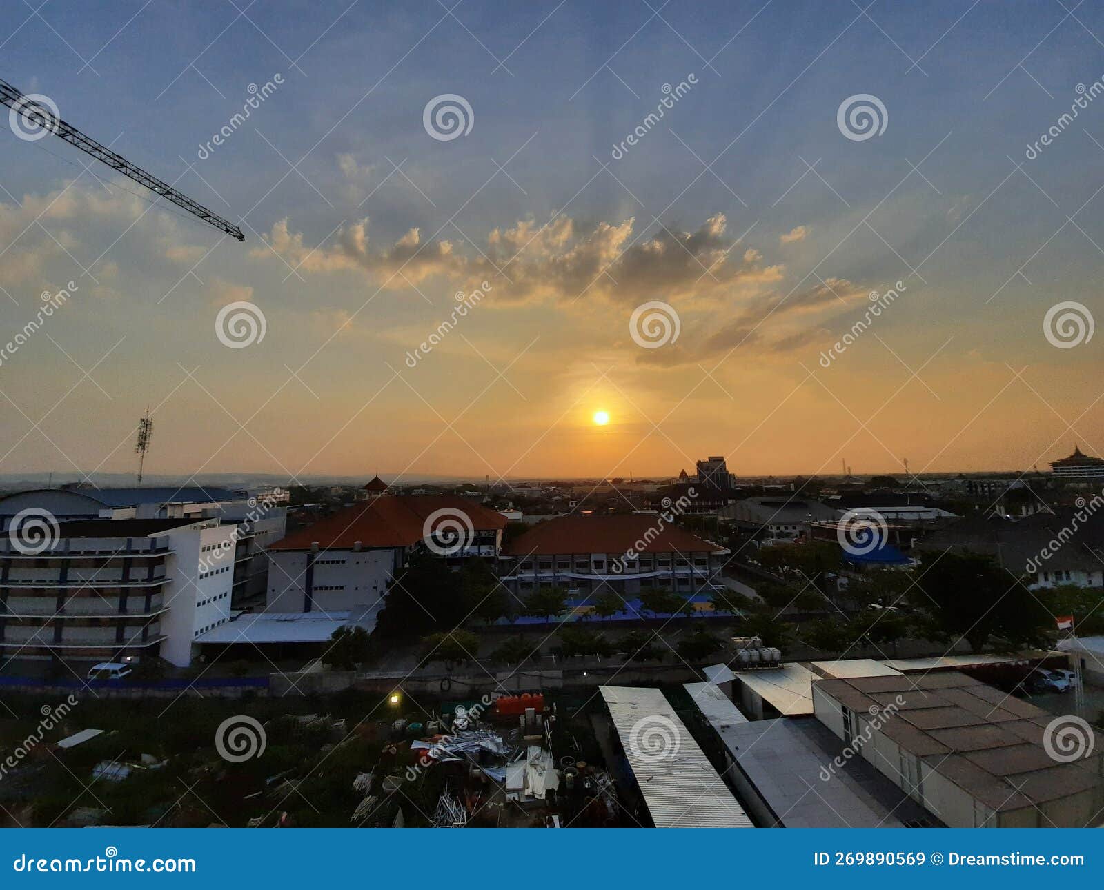 Sunset in rooftop building editorial stock image. Image of dawn - 269890569