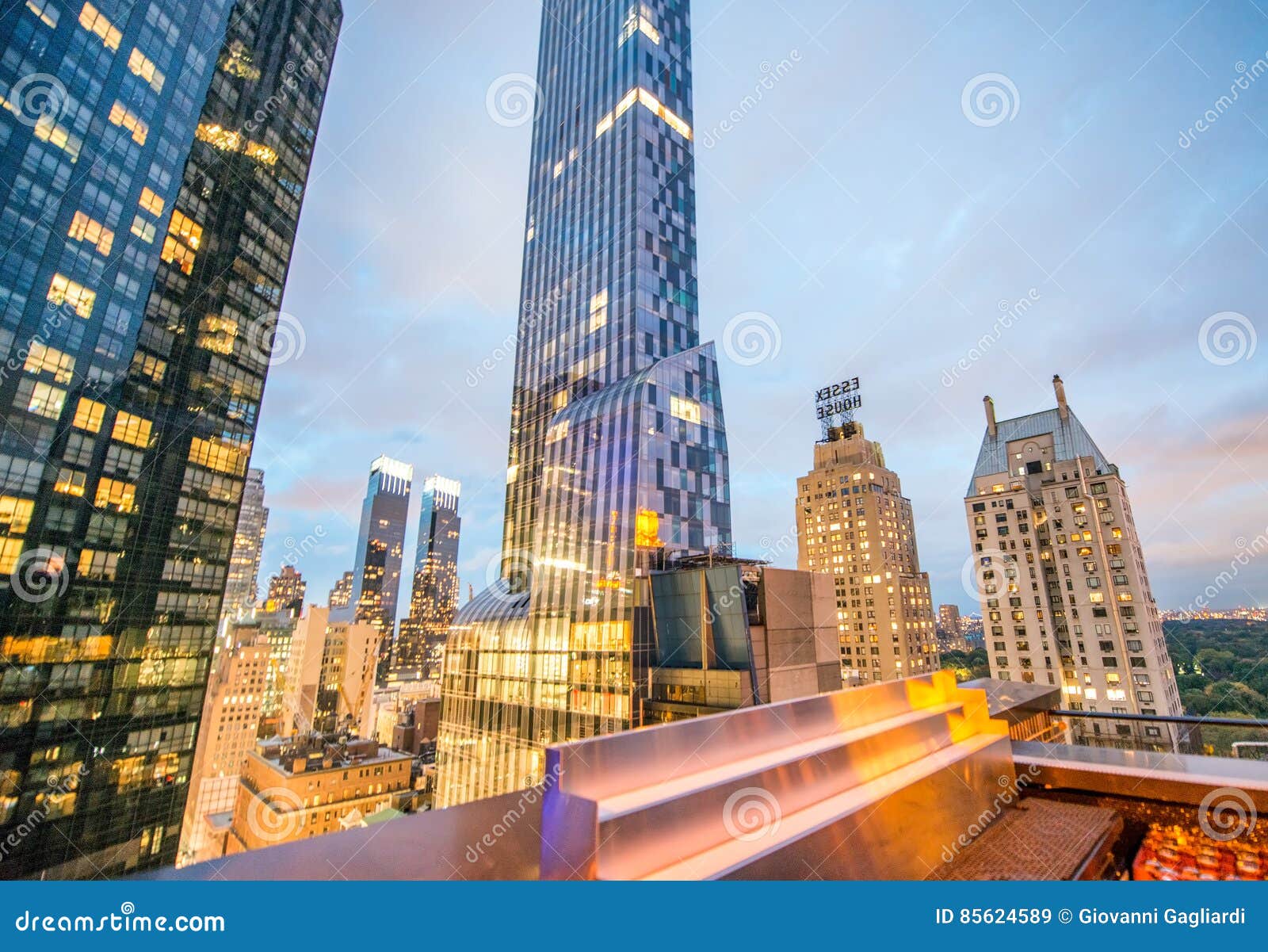 Sunset Rooftop View of New York. Midtown Manhattan Skyline Editorial ...
