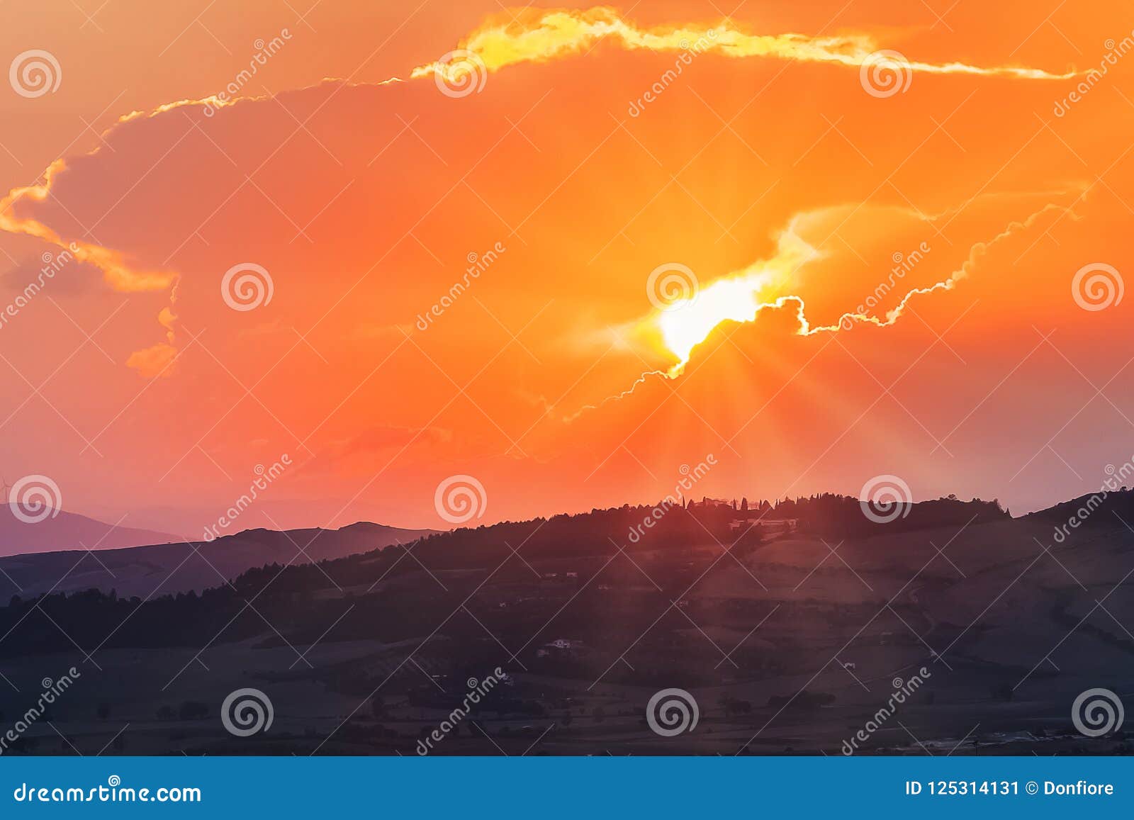 Sunset Scene with Sun Fall Behind the Clouds and Mountains in Ba Stock ...