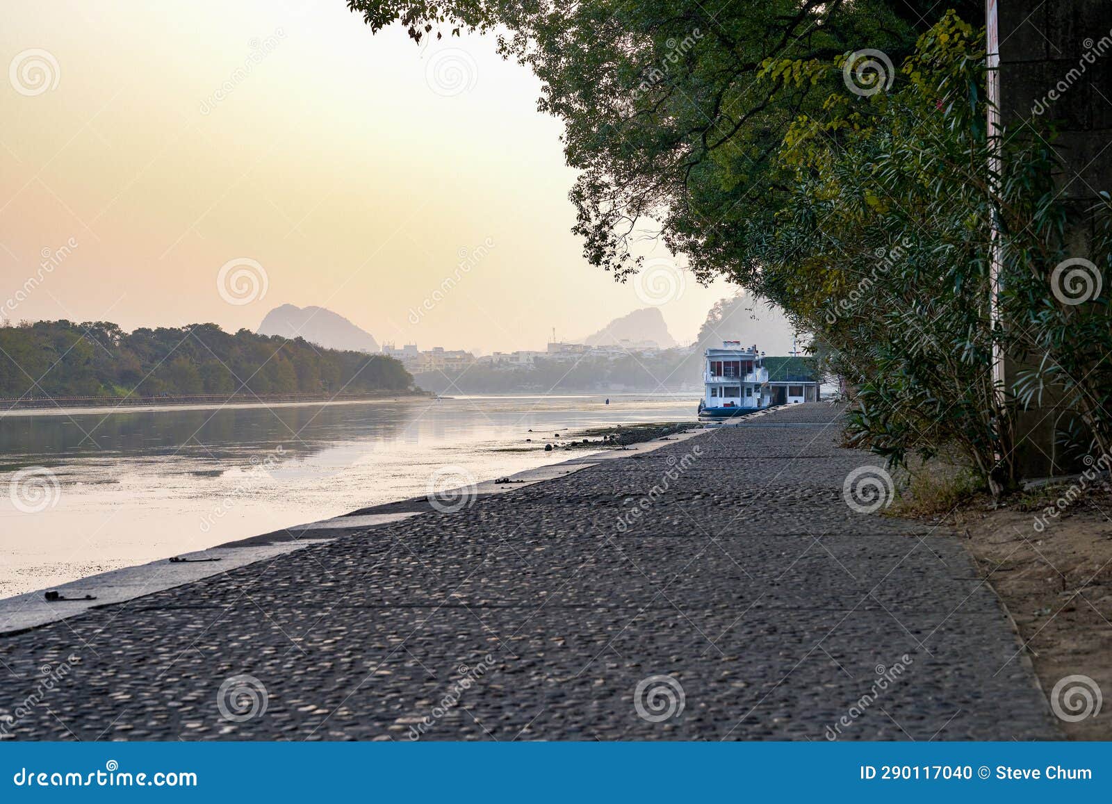 Sunset Scenery by the Li River in Guilin, Guangxi Stock Photo - Image ...