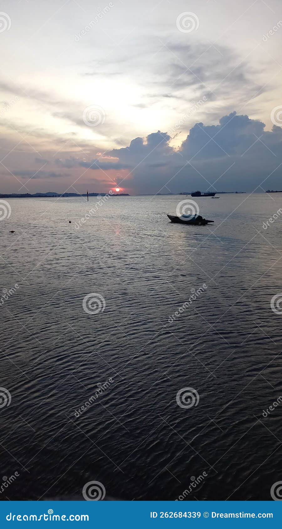 Sunset in the Sea is Beautiful and Makes Feeling so Warm Watching this ...