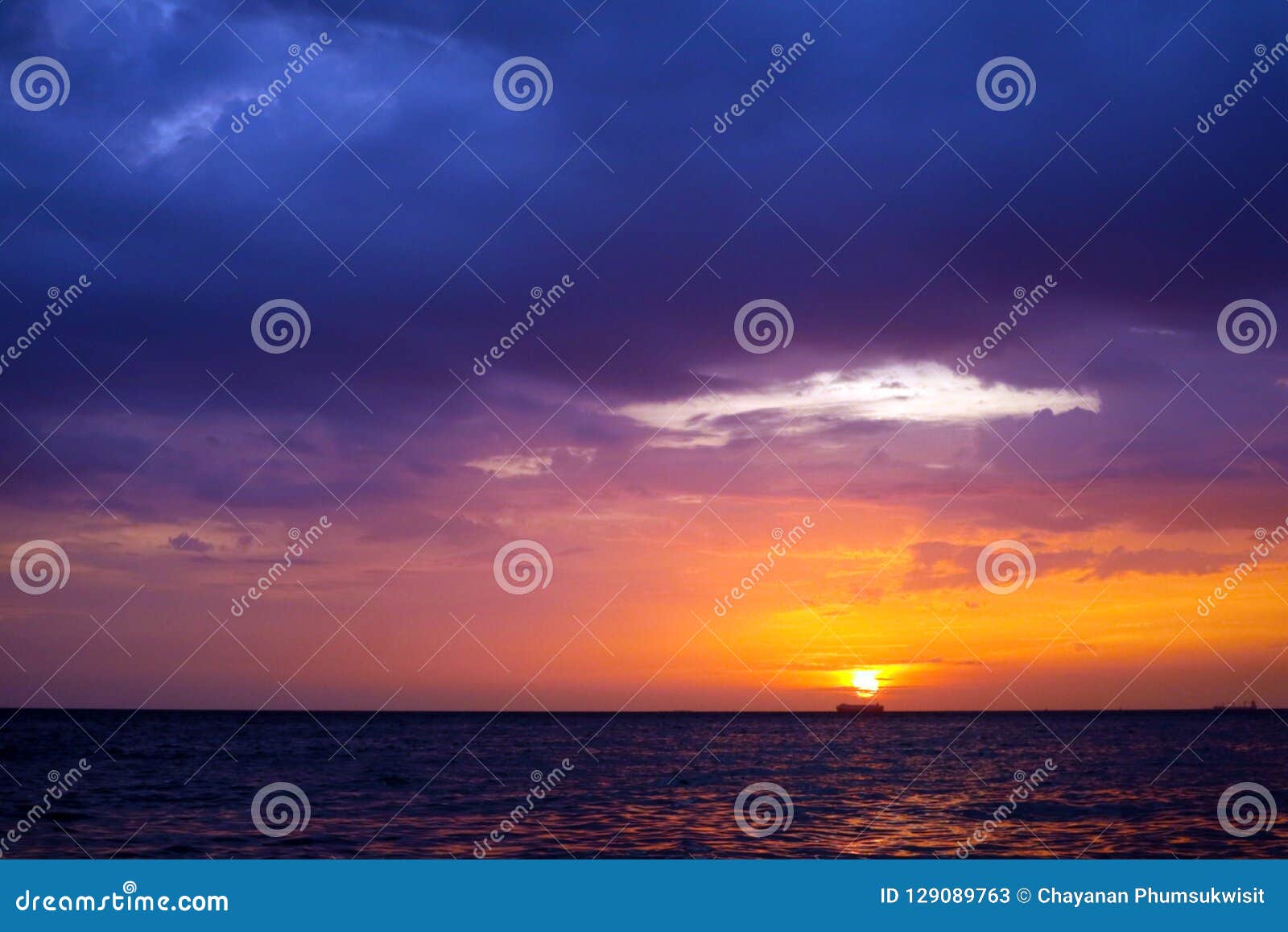 Sunset and Ship on Horizontal Ocean Water Surface Colorful Cloud Stock ...