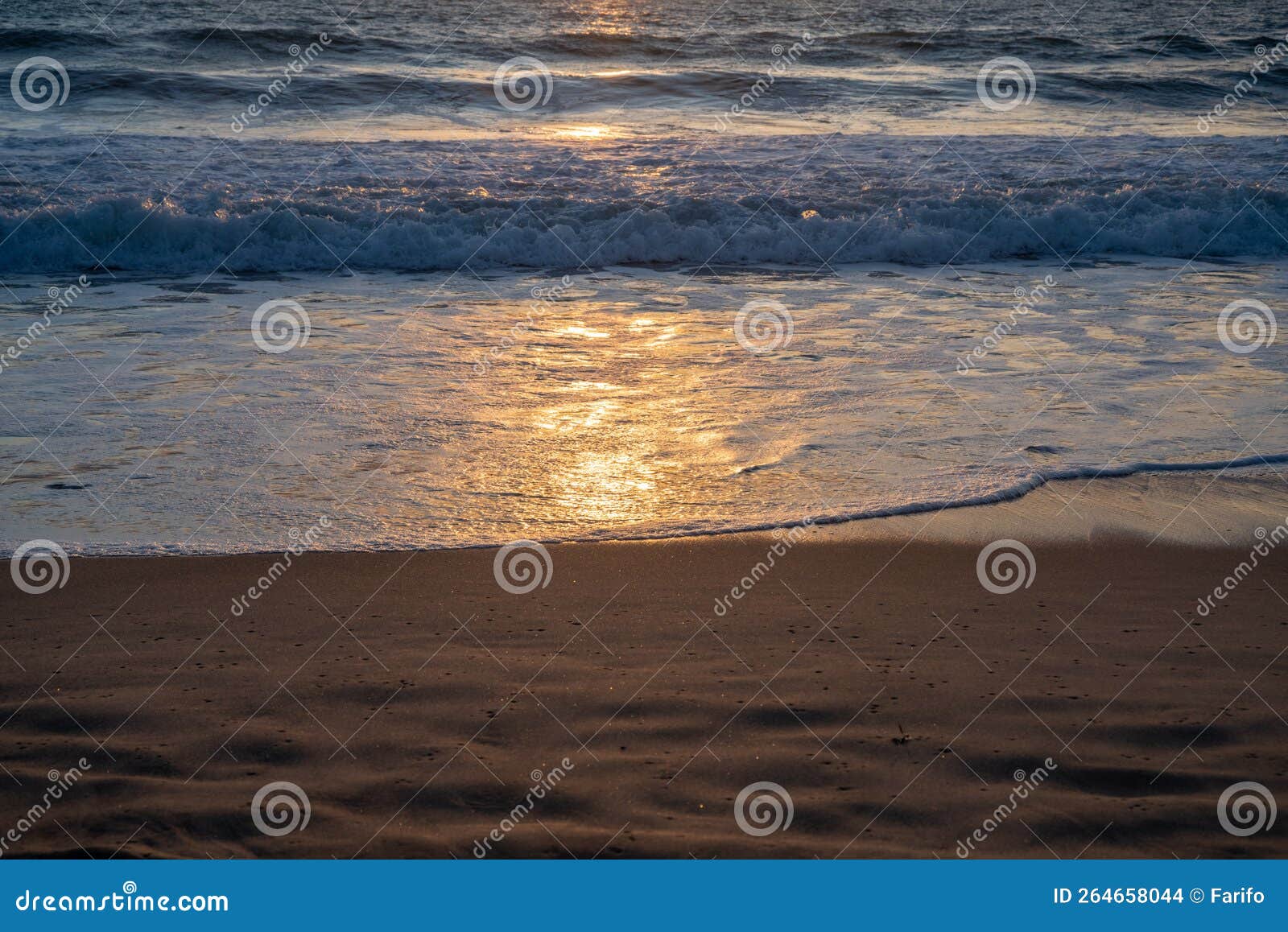 Sunset, Sunlight Reflected in the Outgoing Waves on the Beach Stock ...