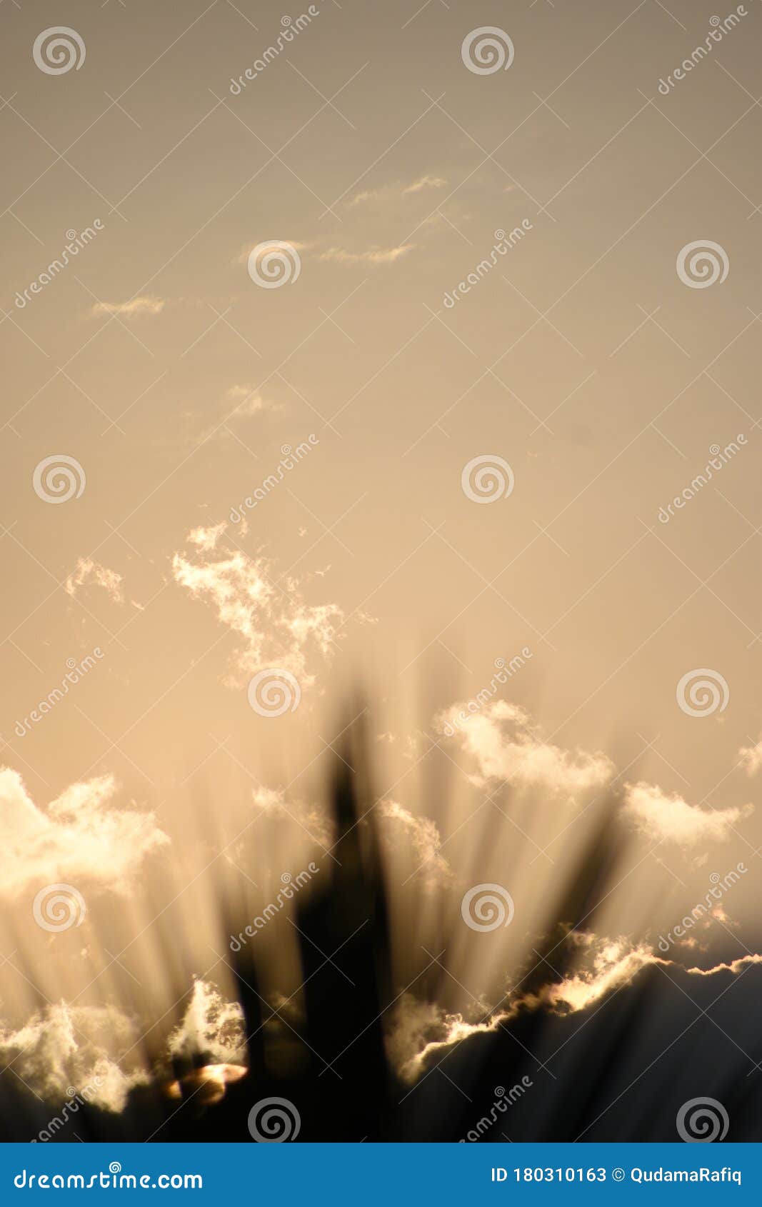 Sunset, Sunrise with Clouds, Light Rays and Other Dramatic Effect ...