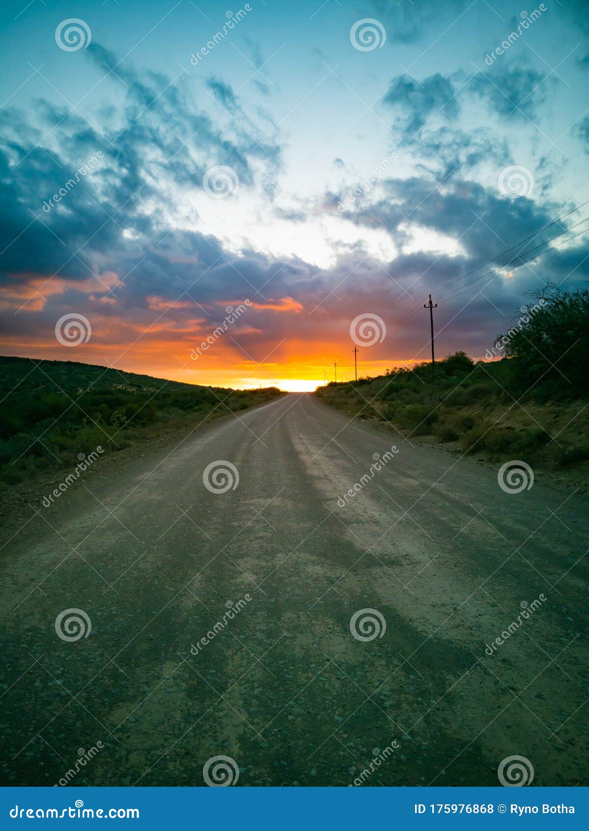 Sunset, Sunrise on Dirt Road Stock Photo - Image of path, field: 175976868