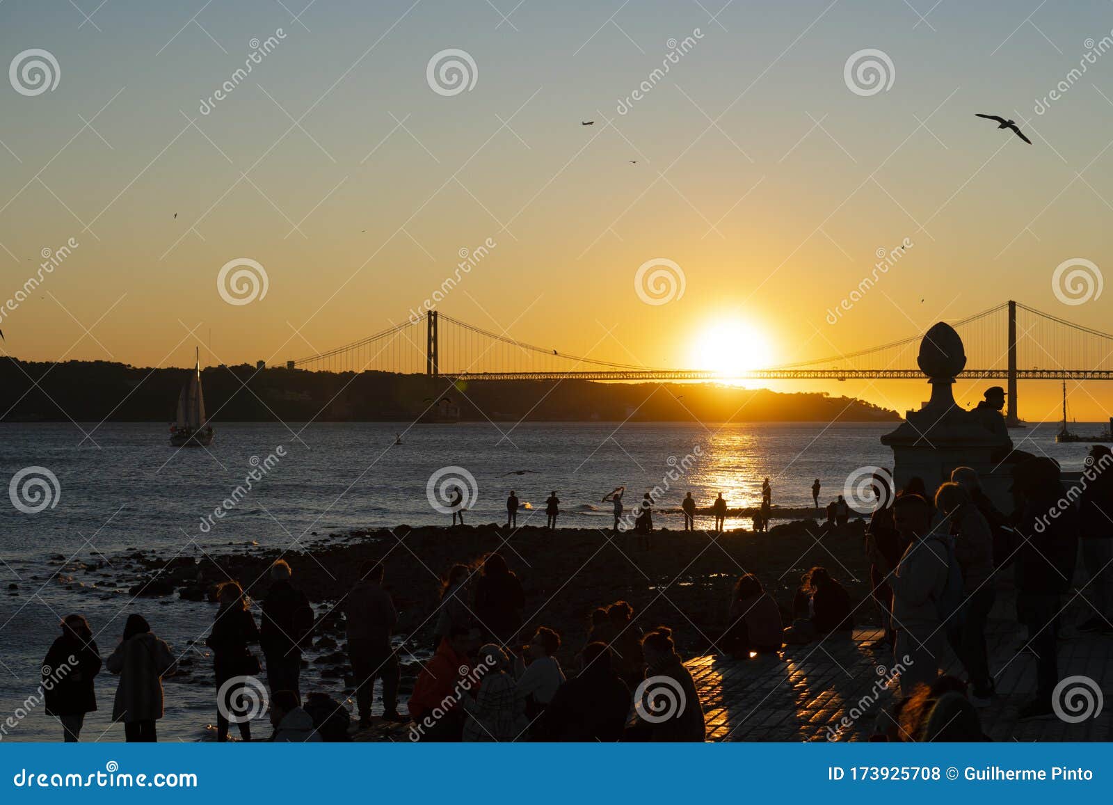 Sunset on Tejo river editorial stock photo. Image of tejo - 173925708