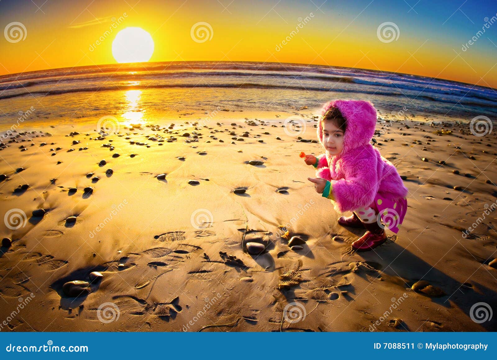 Sunset & toddler stock image. Image of ocean, california - 7088511