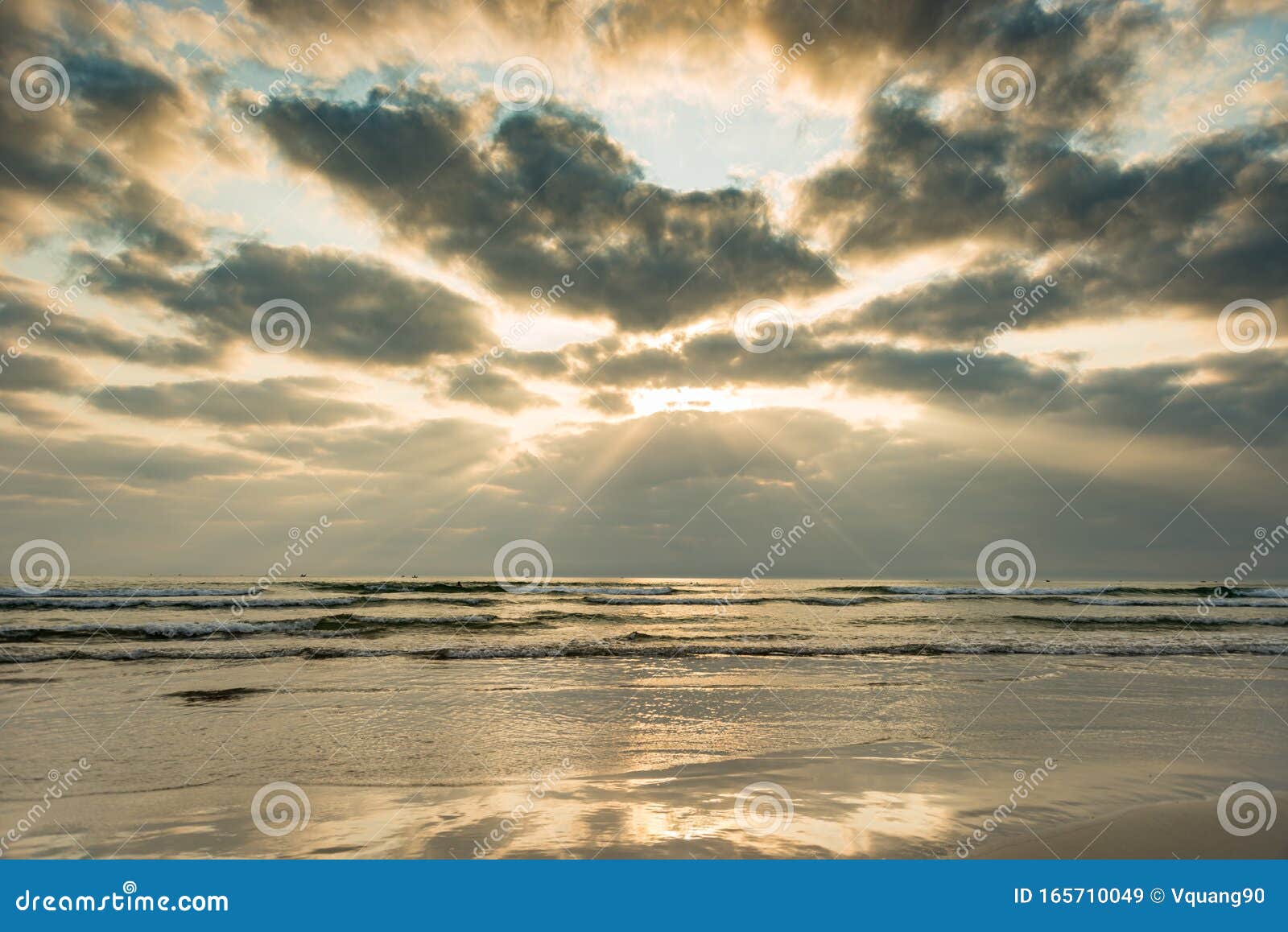 Sunset on Tranquil Beach with Sunbeam and Clouds on Sky Stock Image ...