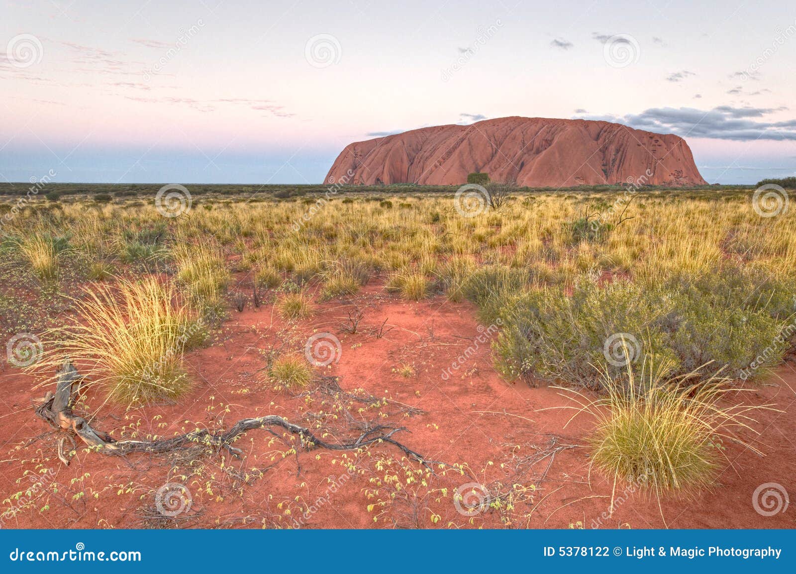 Sunset at Uluru editorial photography. Image of cloud - 5378122