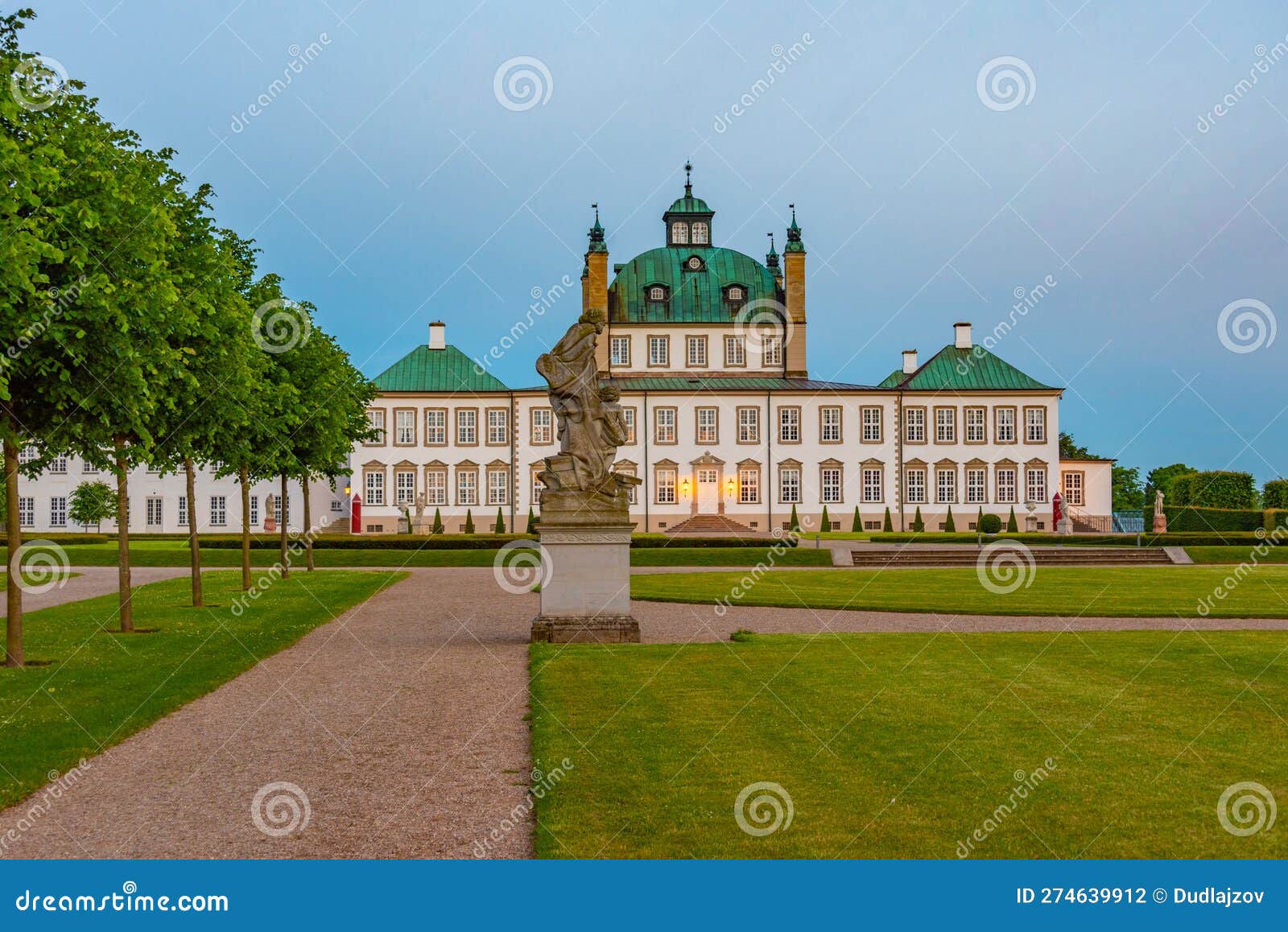 Sunset View of Fredensborg Slot Palace in Denmark Editorial Photography ...