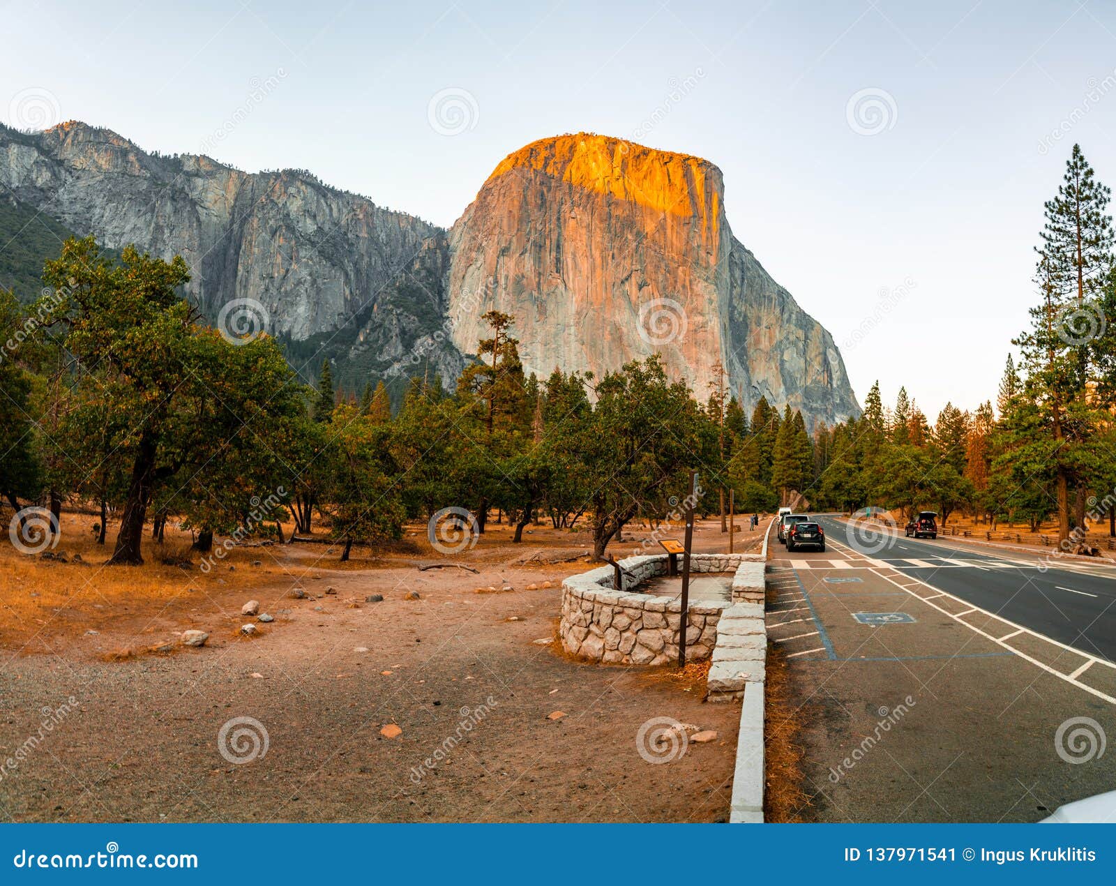 Sunset View of the Yosemite National Park Parking Editorial Photo ... Sunset View of the Yosemite National Park Parking Editorial Photo ...