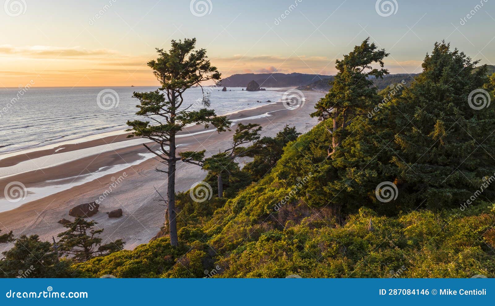 Sunset from the Viewpoint on the Oregon Coast. Stock Photo - Image of ...