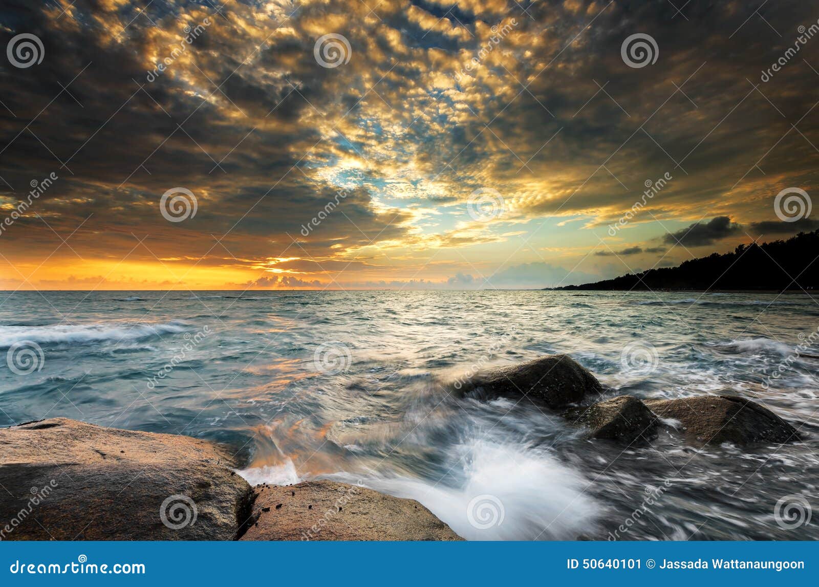 Sunset Wave Rock on the Beach Stock Image - Image of autumn, light ...
