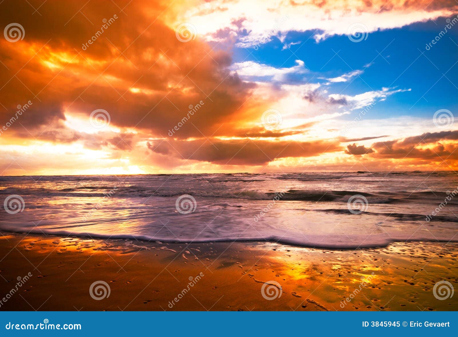 Sunset and waves stock image. Image of reflection, landscape - 3845945