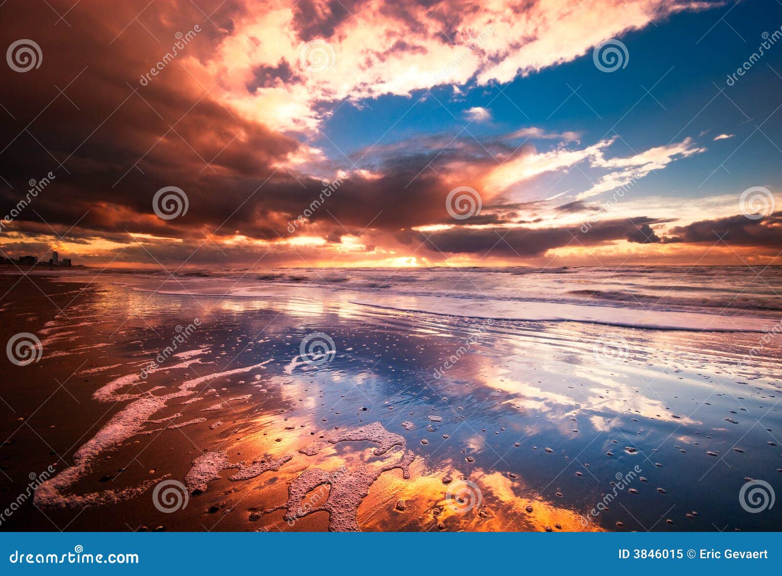 Sunset and waves stock image. Image of blue, ocean, bright - 3846015