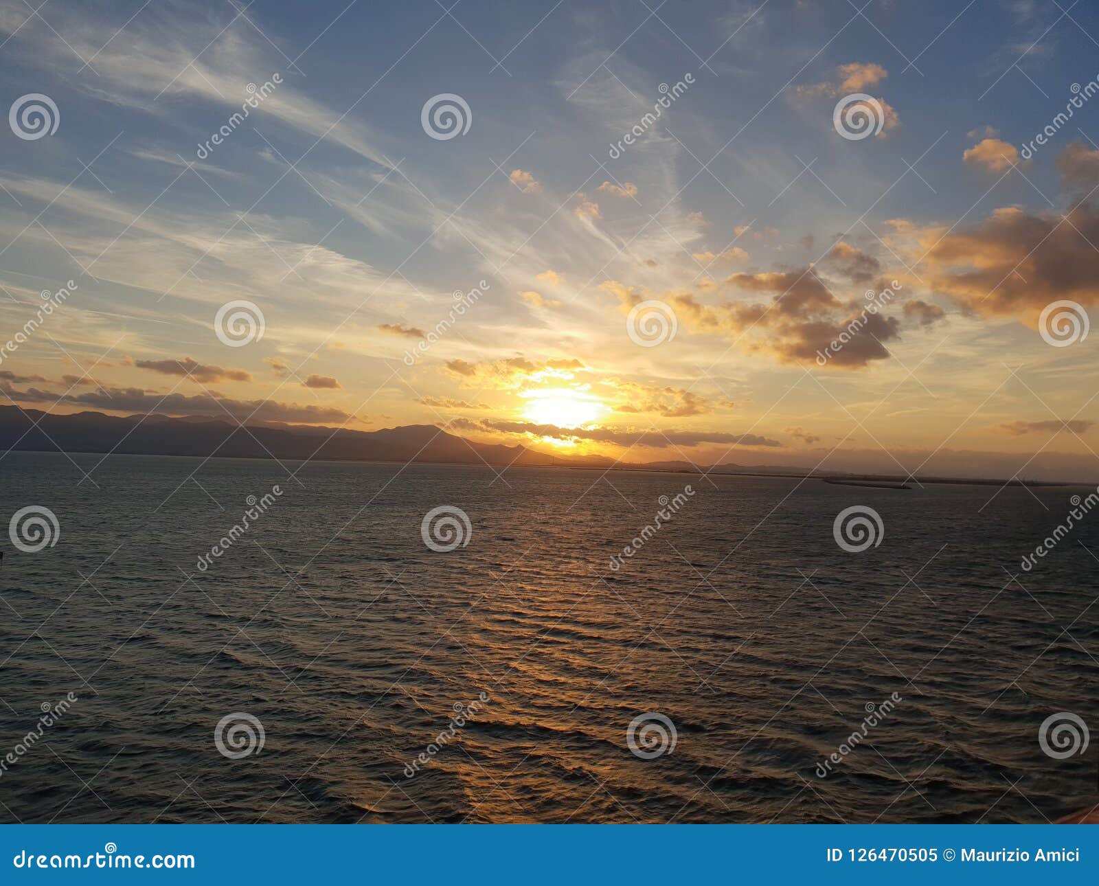 SunsetOnSea стоковое изображение. изображение насчитывающей закат ...