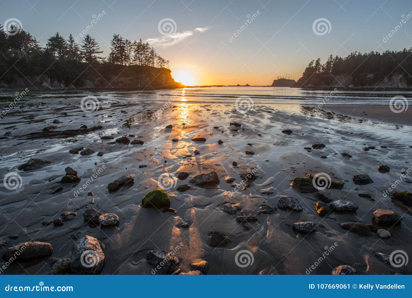 Sunsets Over Sunset Bay Beach Stock Image - Image of sunset, sand ...