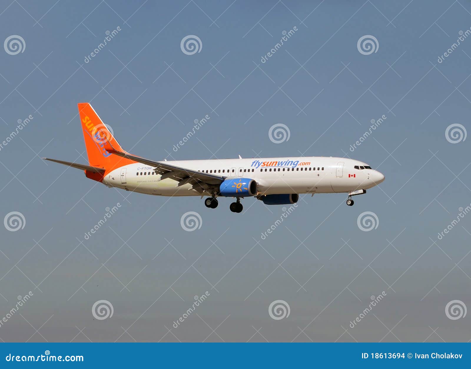 Sunwing Airlines Boeing 737 Jet Editorial Stock Image - Image of boeing ...