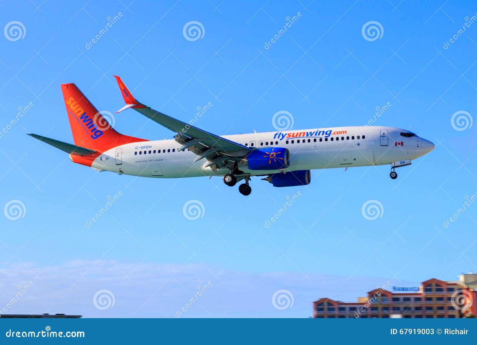 Sunwing Boeing 737-800 With TUI Hybrid Livery Front View Editorial ...