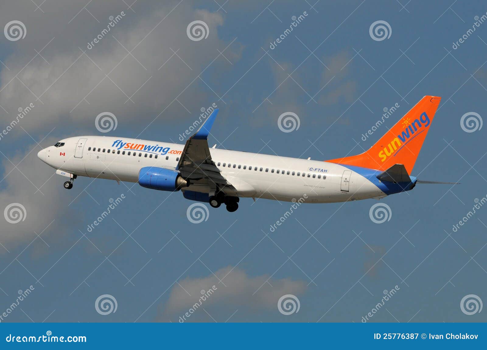Sunwing Passenger Jet Departing Editorial Photography - Image of ...
