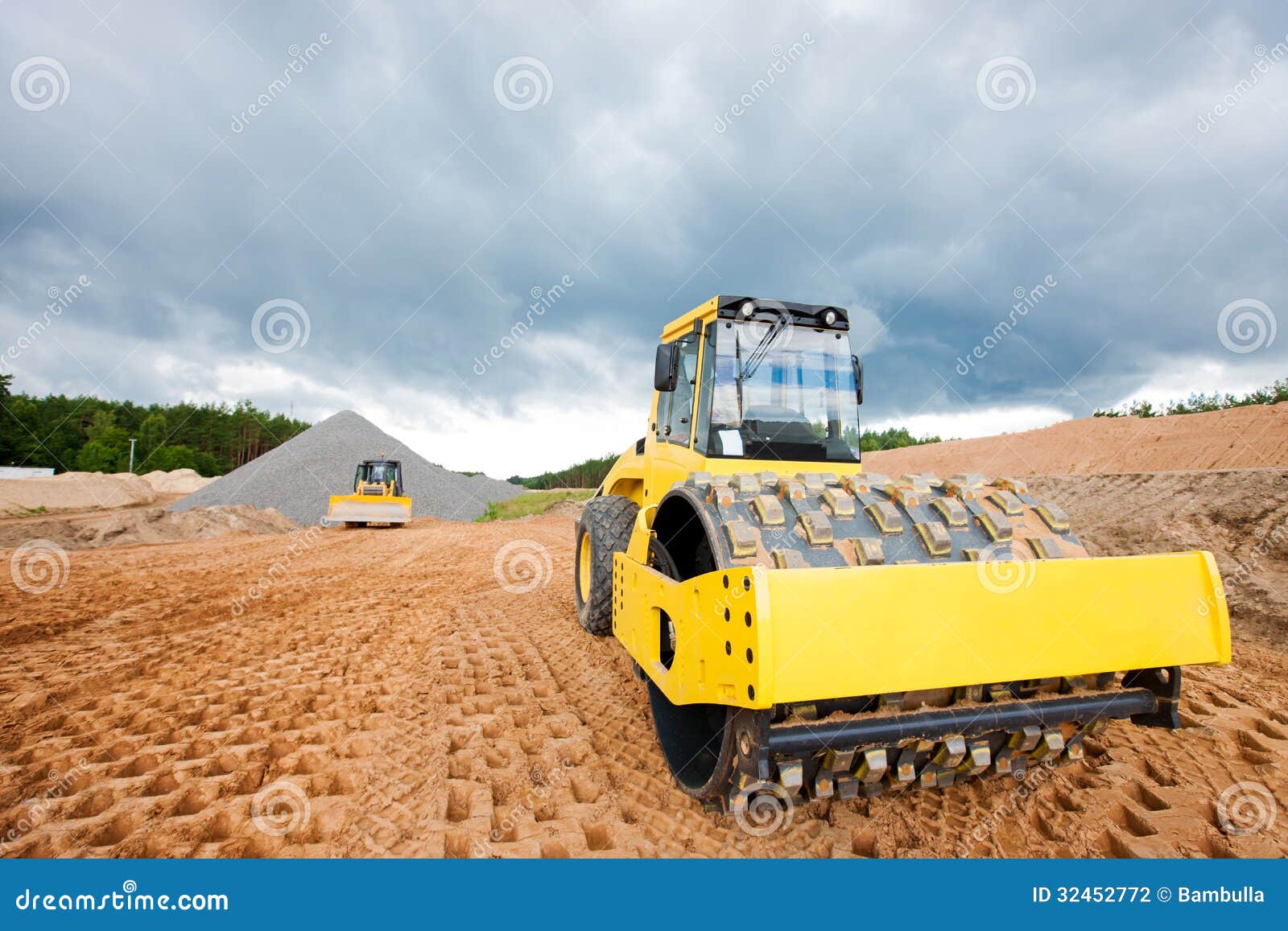 Suolo Comprimente Del Rullo Compressore Fotografia Stock - Immagine di ...