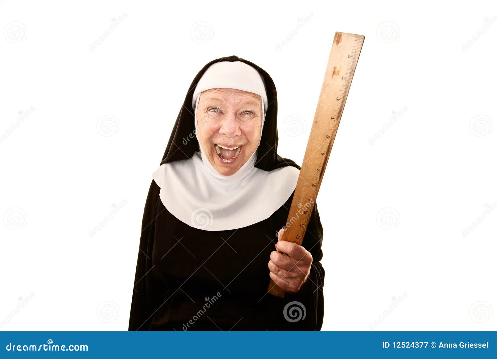 Suora Di Risata Che Brandishing Un Righello Immagine Stock - Immagine ...