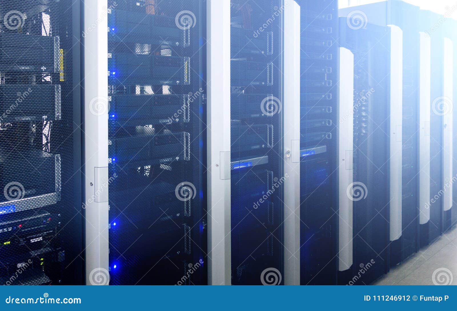 Super-computadores No Centro De Dados Computacional Foto de Stock ...