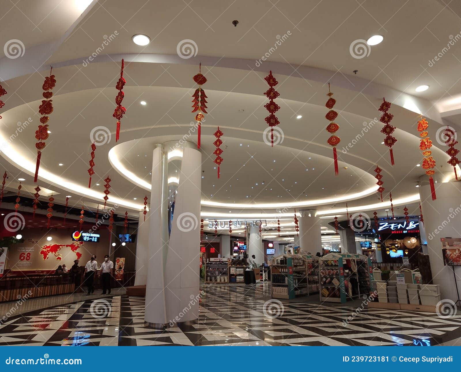 SUPER MALL INTERIOR BUILDING Editorial Photo - Image of interior ...