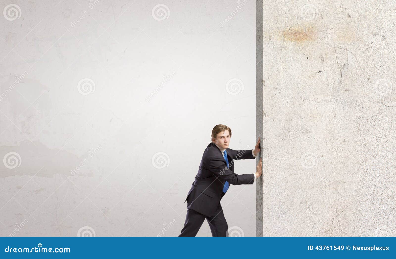 Superando barreiras imagem de stock. Imagem de terno - 43761549