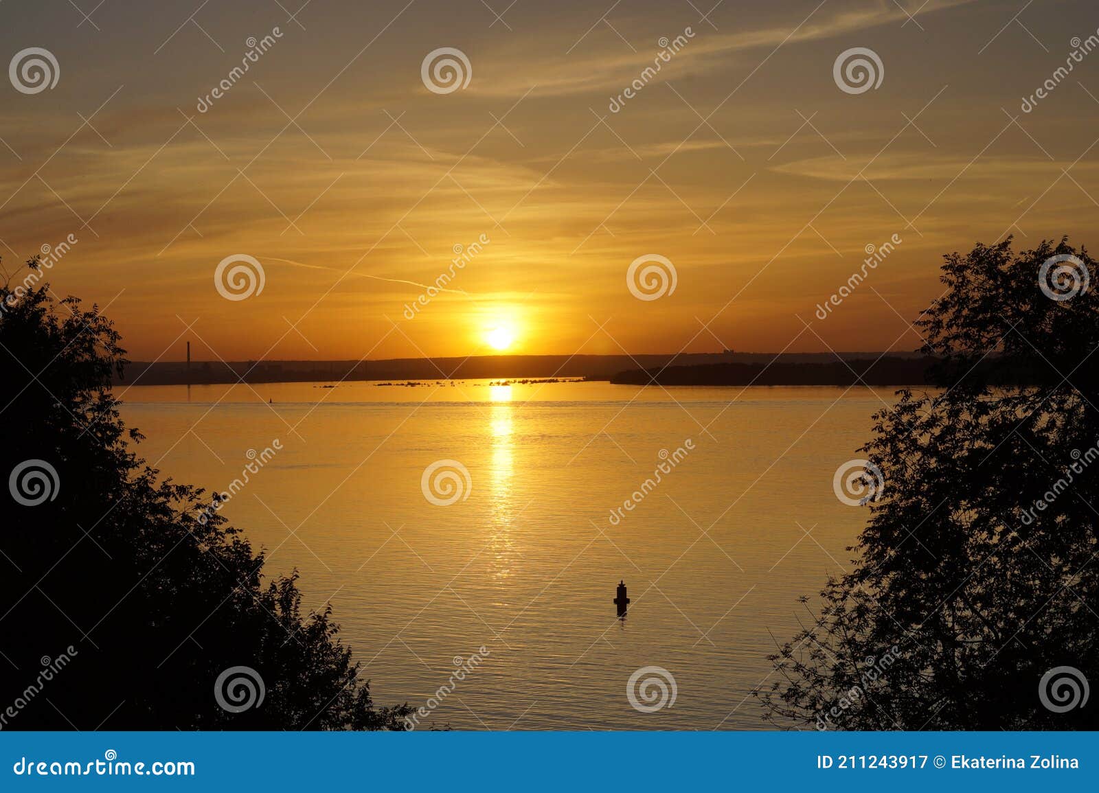 Superb sunset on the river stock image. Image of cloud - 211243917